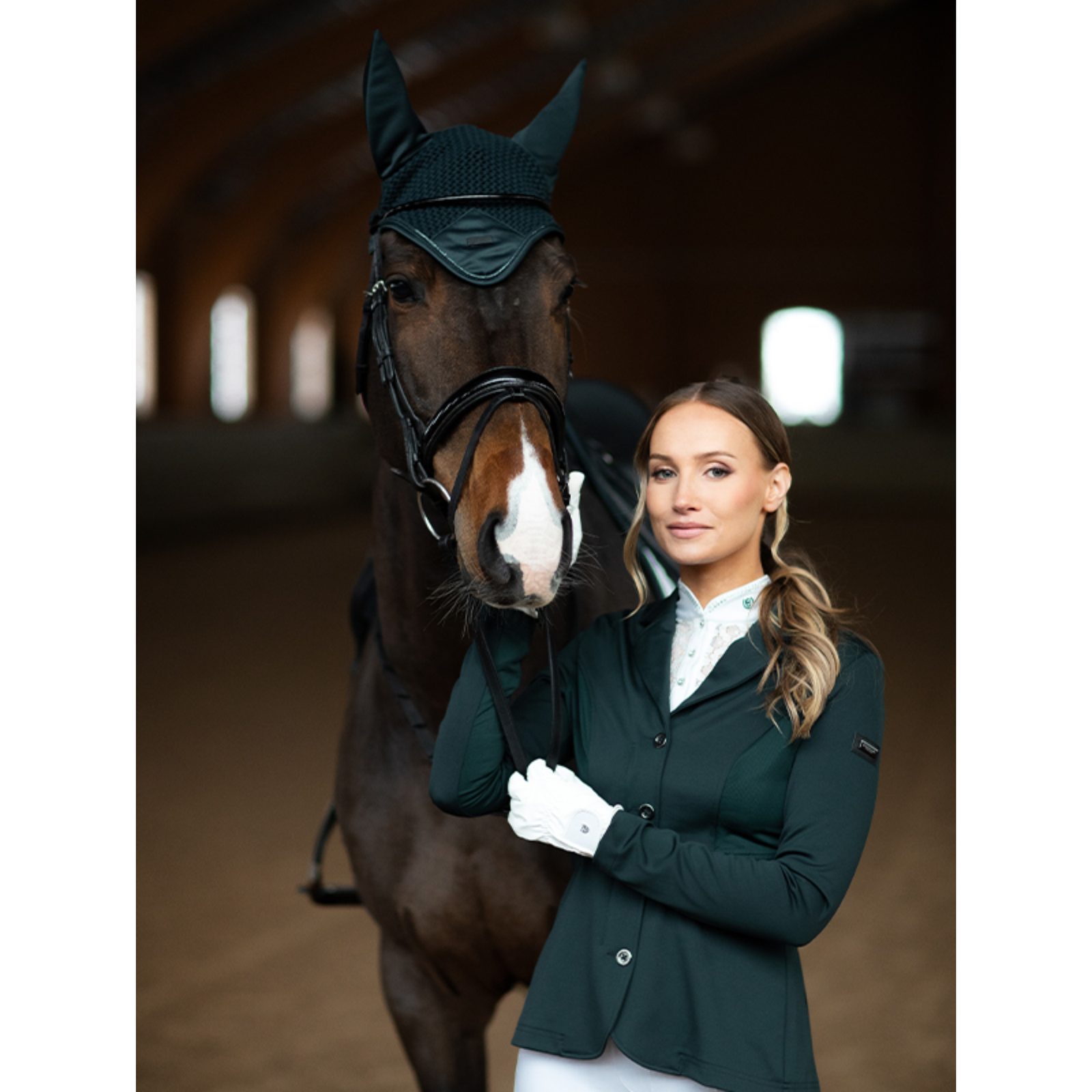 Čabraka na uši Equestrian Stockholm Modern Dramatic Monday Kolekce 2024 ...